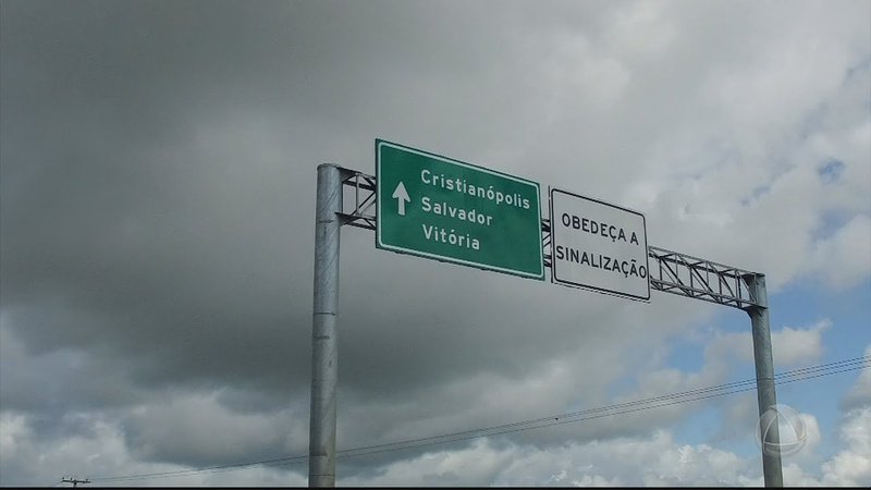 Placa de sinalização com nome da cidade de Cristinápolis continua ...